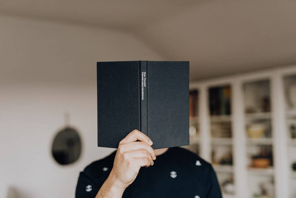 15 Copywriting Books That Are Actually Useful in 2023 - Christine Gomolka